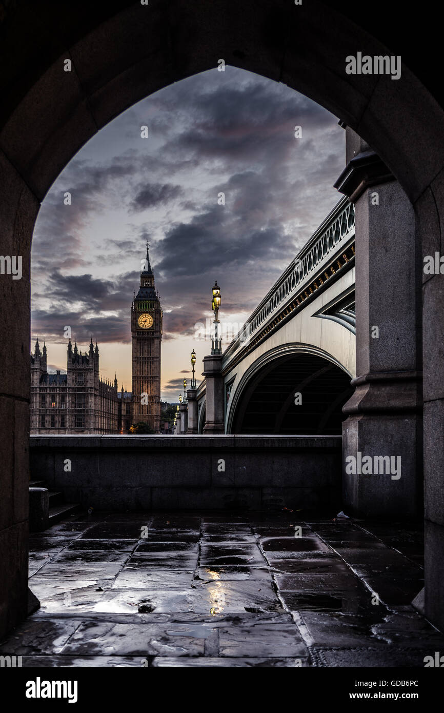 Victorian houses at night hi-res stock photography and images - Alamy