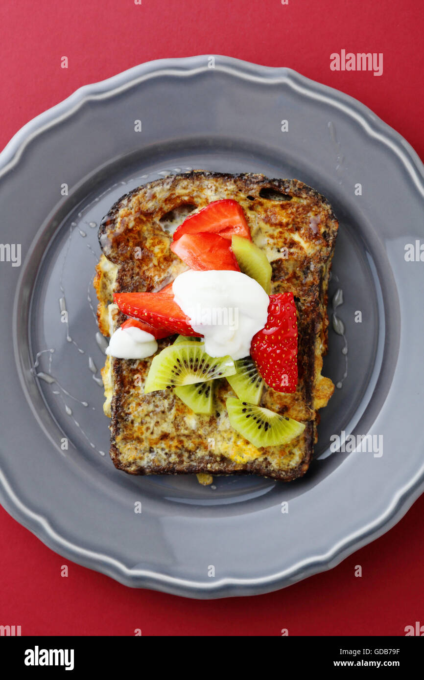 French toast with fresh fruits hi-res stock photography and images - Alamy