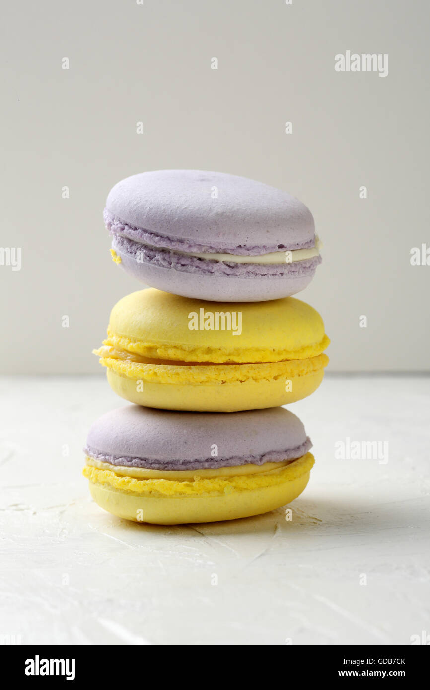 Two sweet french macarons hi-res stock photography and images - Alamy