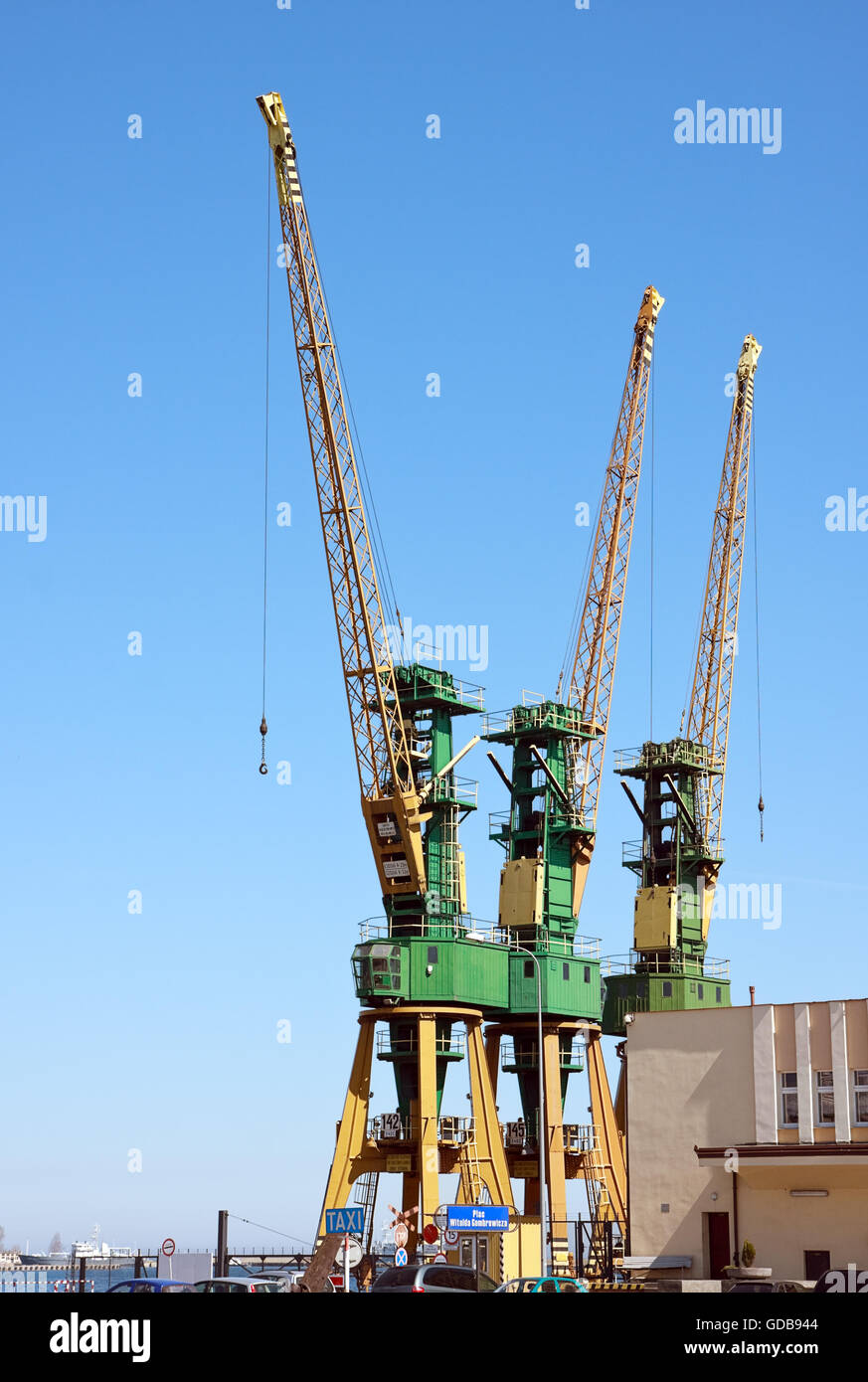 Cargo cranes hi-res stock photography and images - Alamy