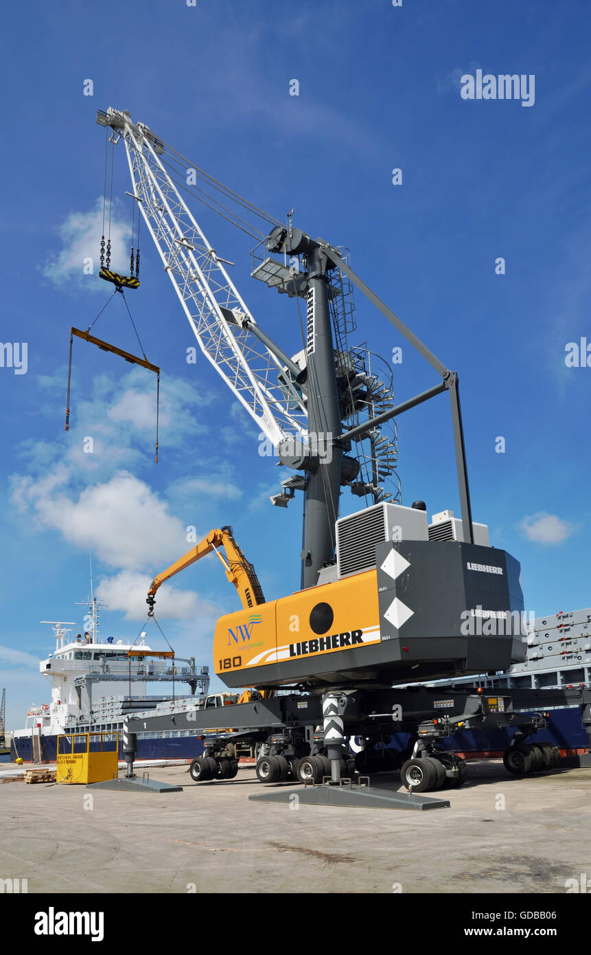 Crane Offload High Resolution Stock Photography and Images - Alamy