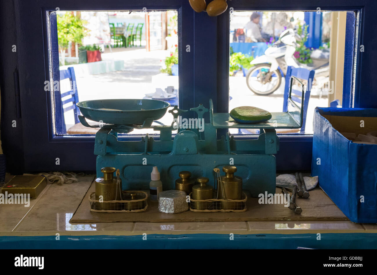 Old grocery store scales hi-res stock photography and images - Alamy