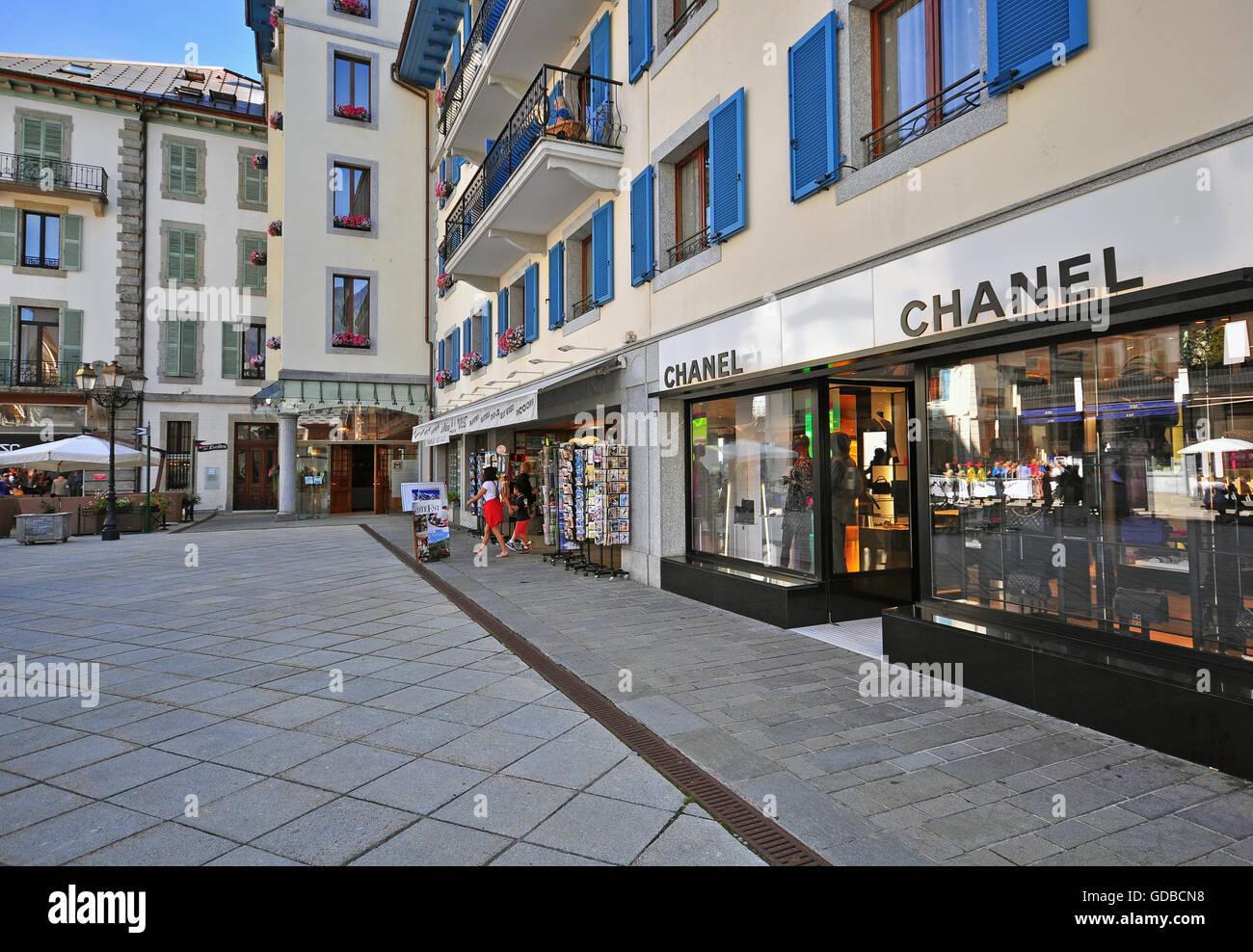 CHAMONIX, FRANCE - AUGUST 27: View of the shopping street in Chamonix ...
