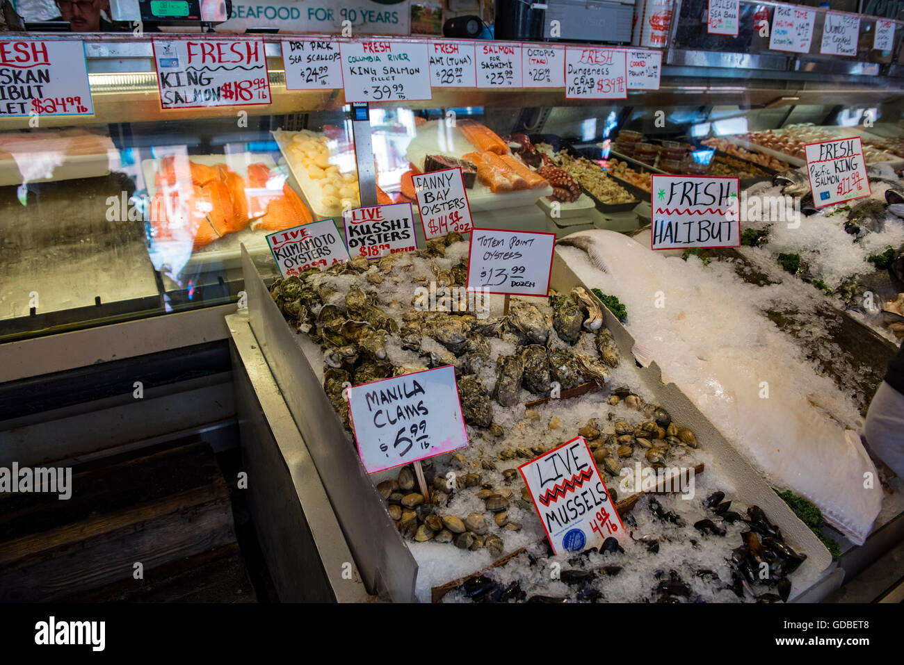 Fish shop display hi-res stock photography and images - Alamy