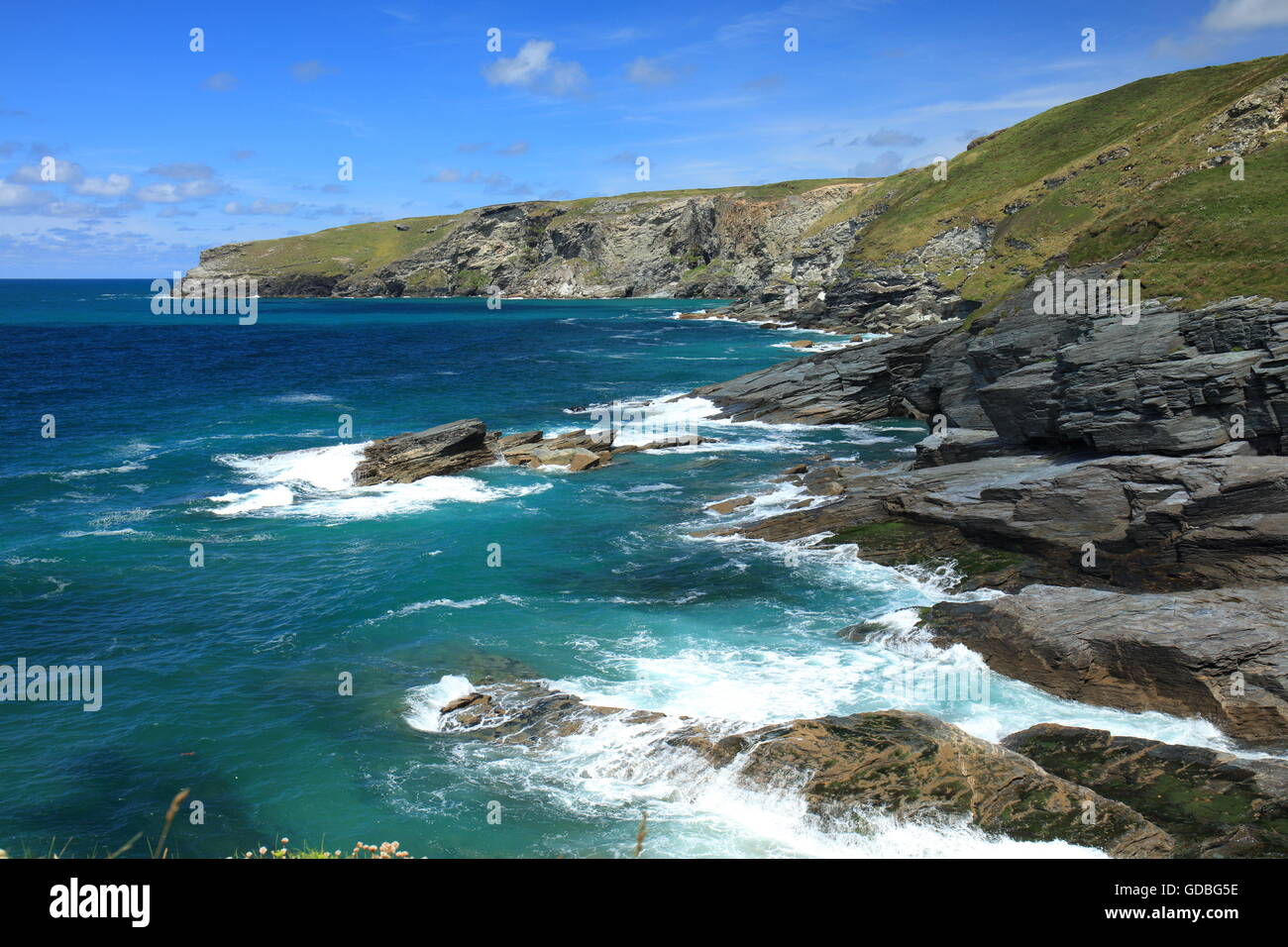 Trebarwith Strand, summer high tide view, North Cornwall, England, UK ...
