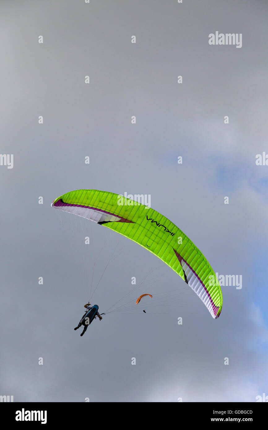 Hand gliders hi-res stock photography and images - Alamy