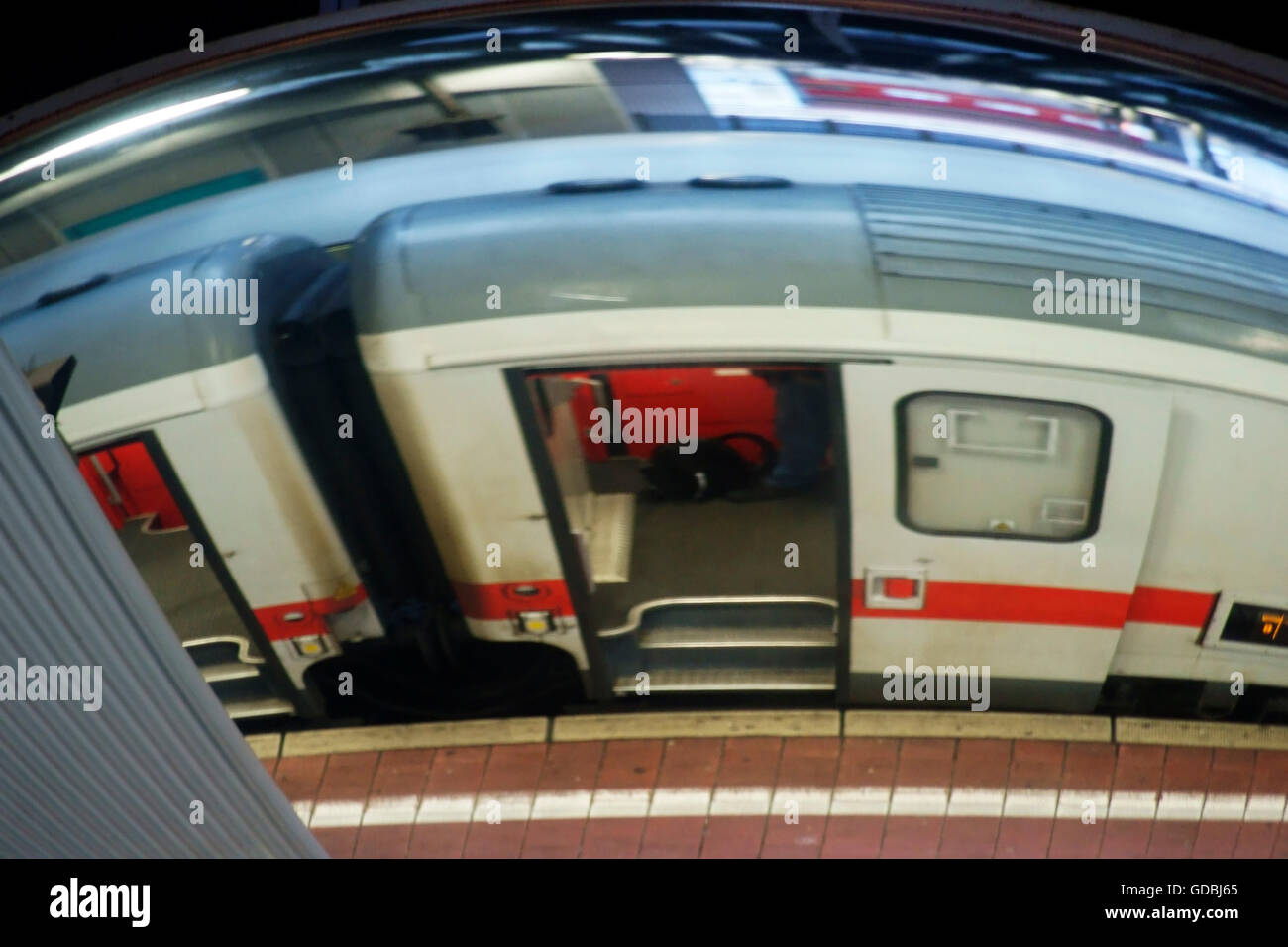 Mirror platform station hi-res stock photography and images - Alamy