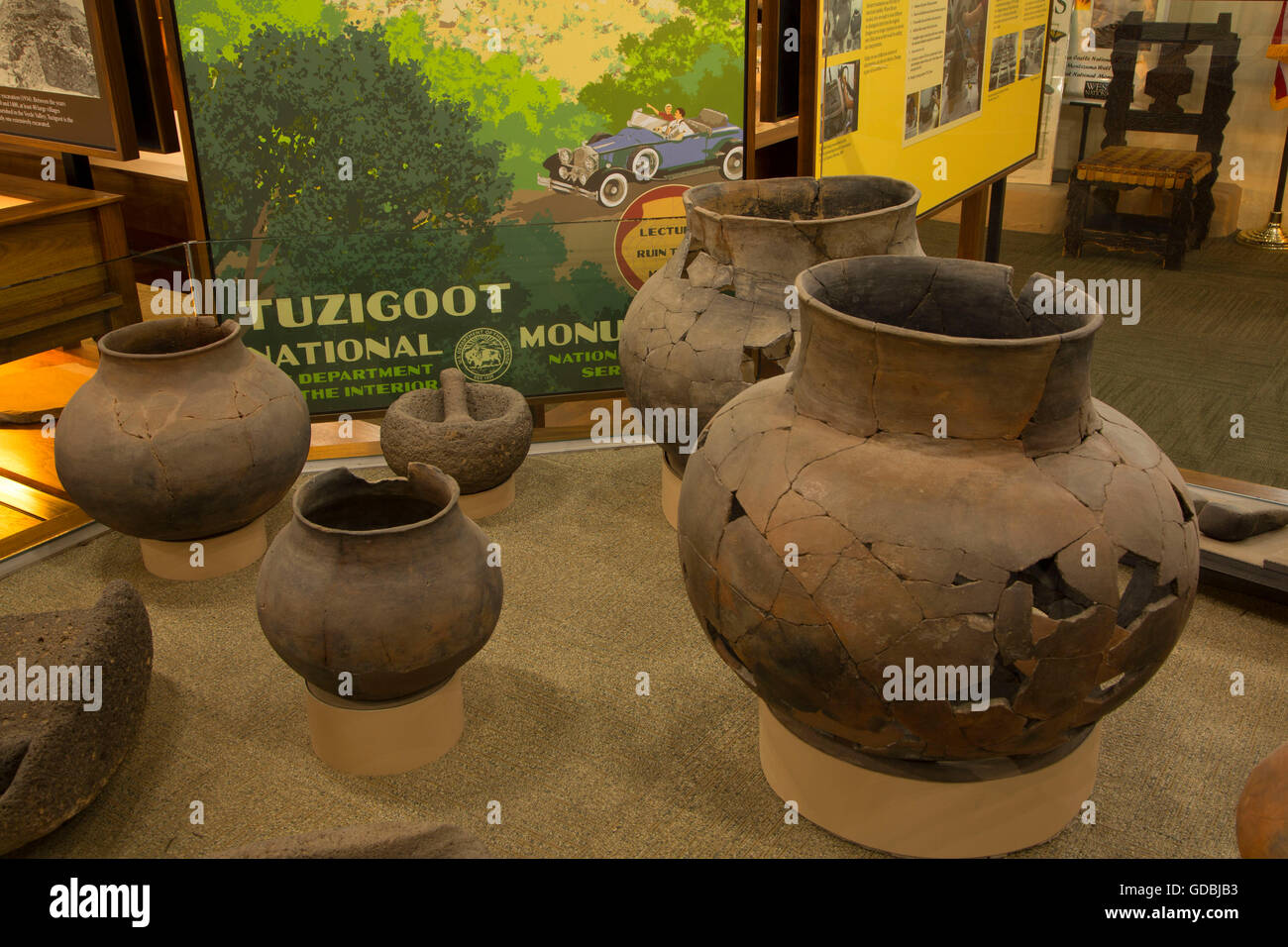 Pueblo pottery arizona hi-res stock photography and images - Alamy