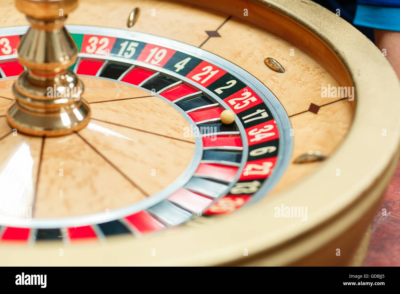 green roulette table with colored chips ready to play Stock Photo - Alamy