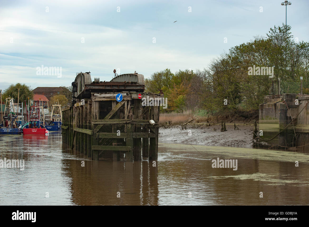 Circular pier hi-res stock photography and images - Alamy