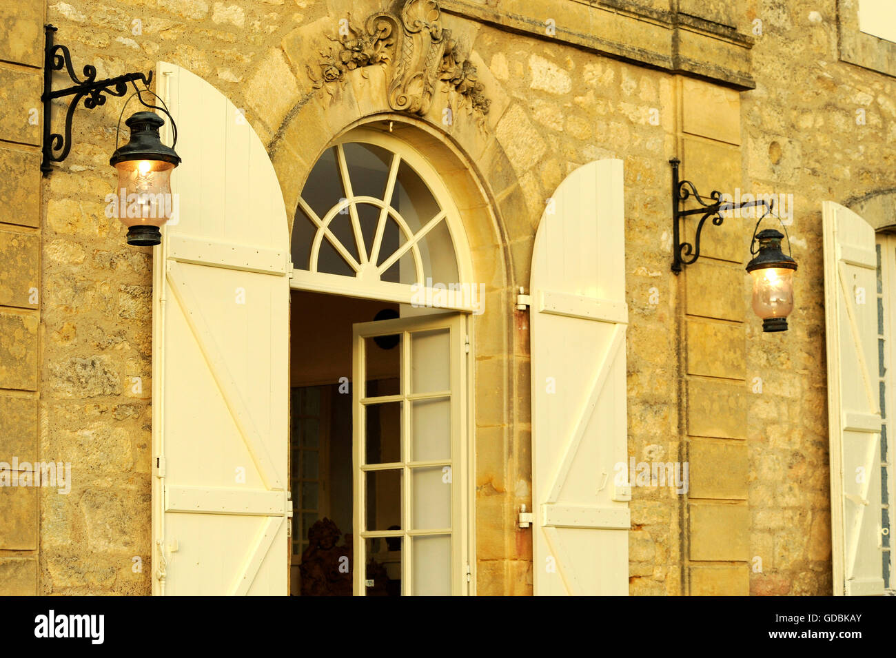 French chateau window hi-res stock photography and images - Alamy