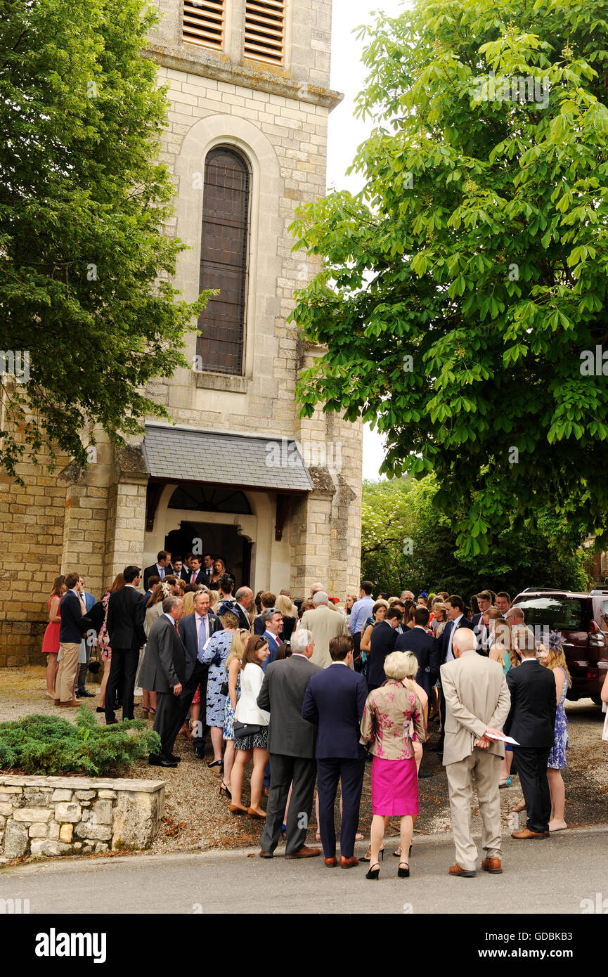 Wedding guests church hi-res stock photography and images - Alamy