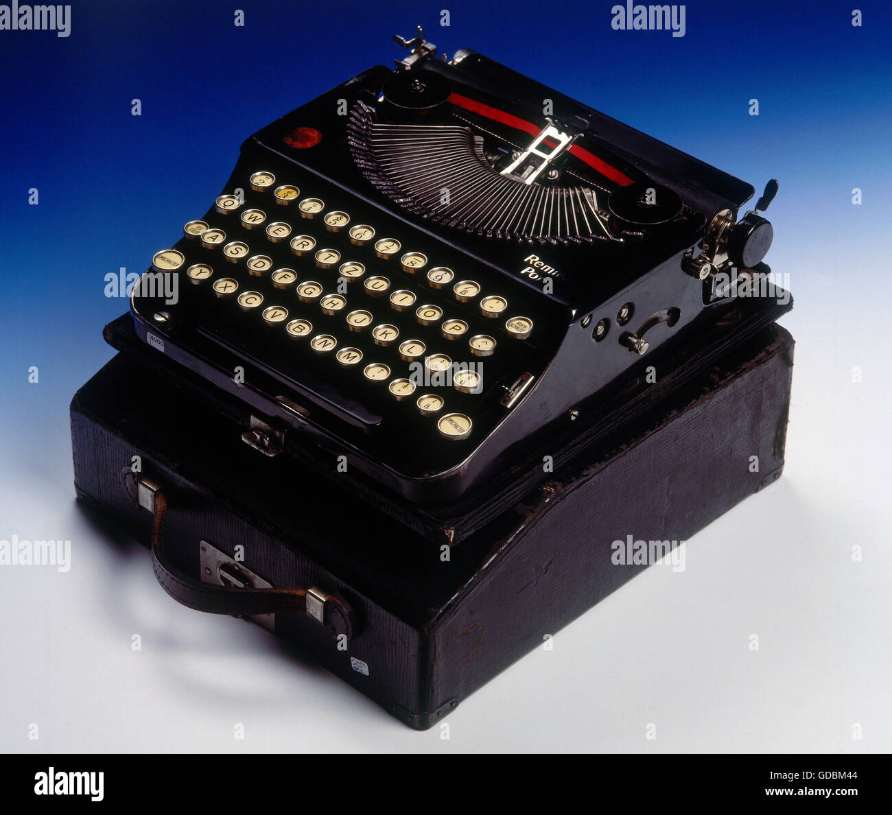 Portable typewriters hi-res stock photography and images - Alamy