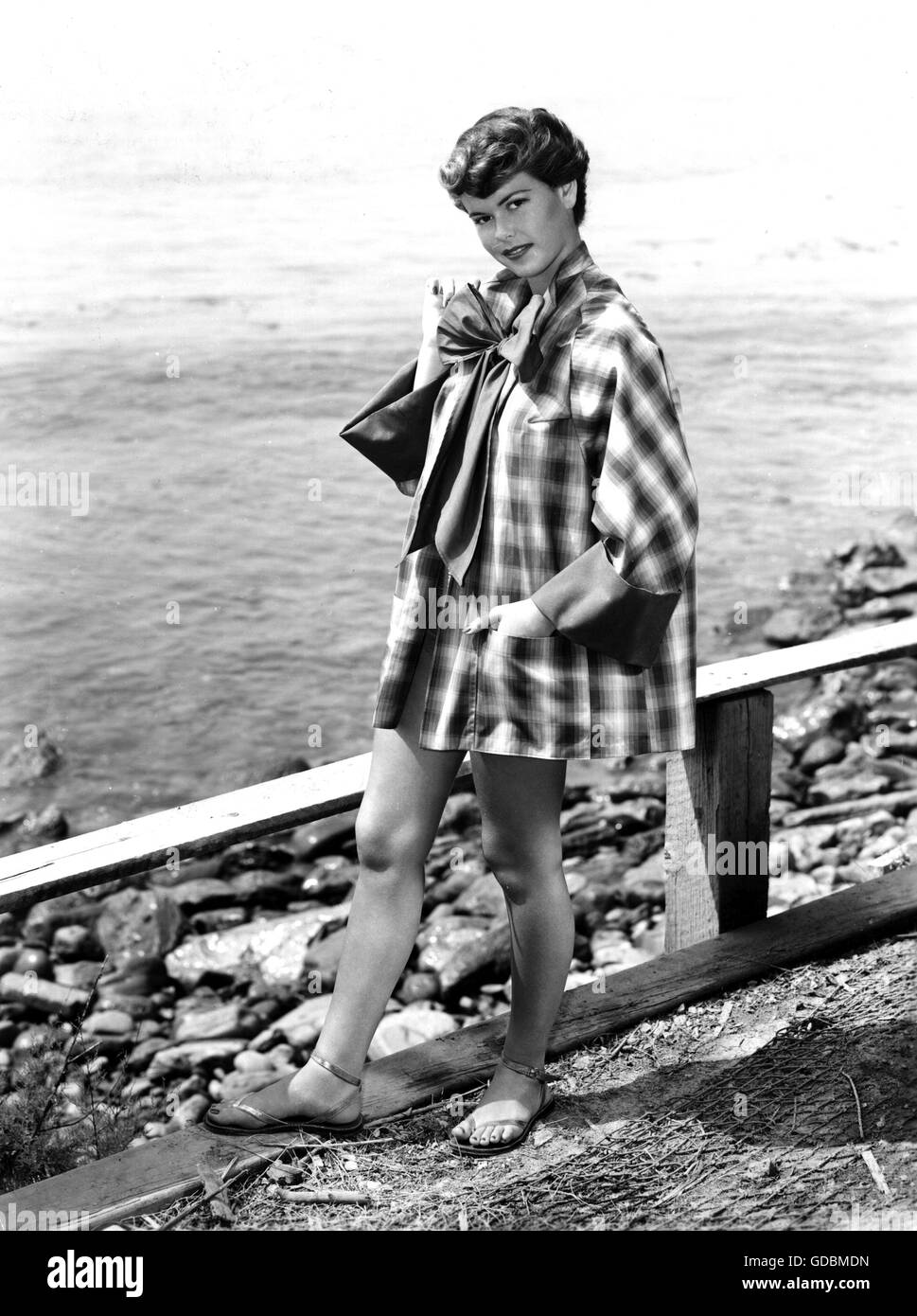 1950's woman beach hi-res stock photography and images - Alamy