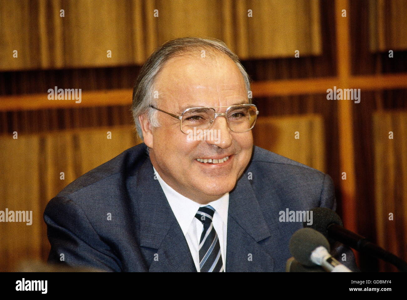 Chancellor of germany 1982 1998 hi-res stock photography and images - Alamy