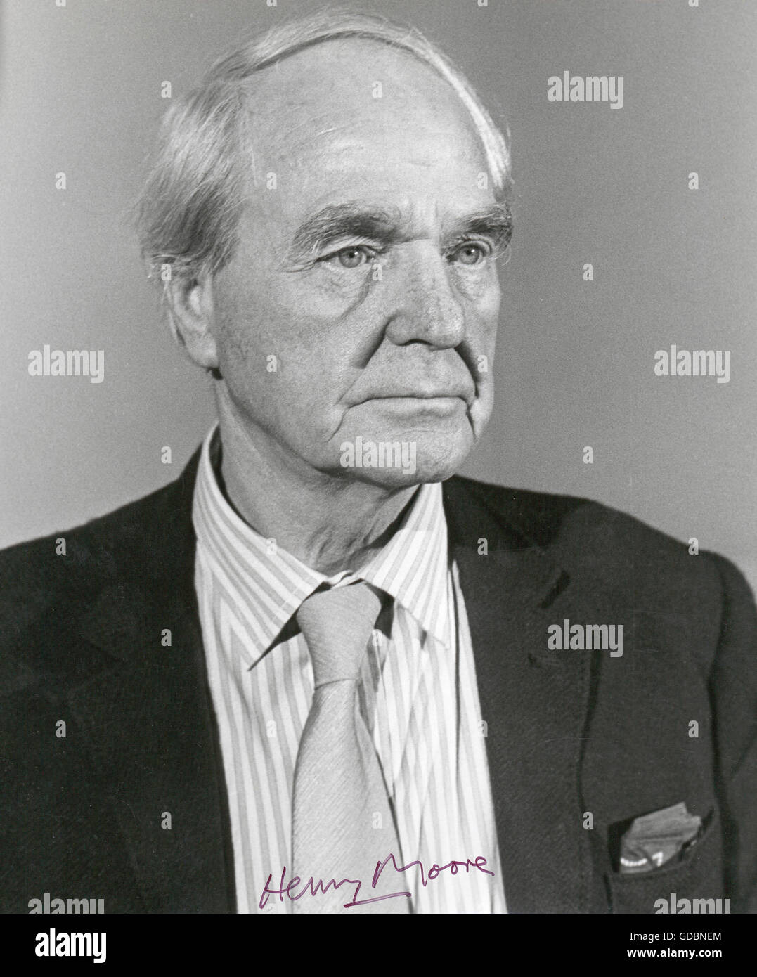 Artist henry moore hi-res stock photography and images - Alamy