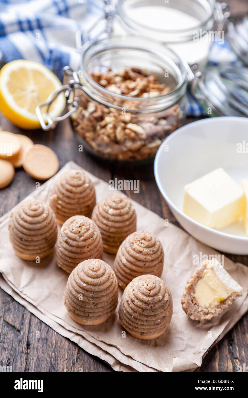 Bee Nest Cake High Resolution Stock Photography and Images - Alamy