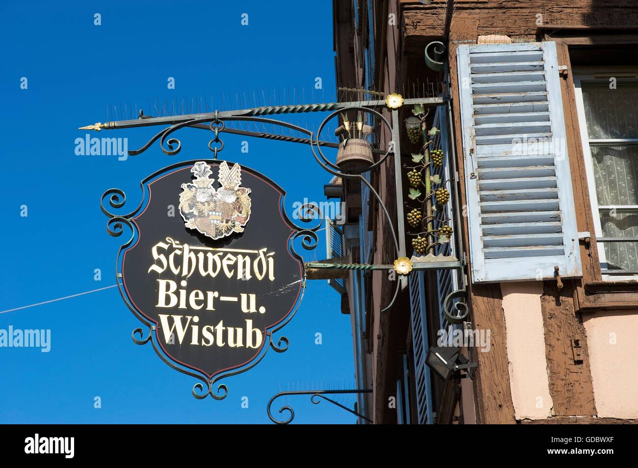 Inn sign hi-res stock photography and images - Alamy