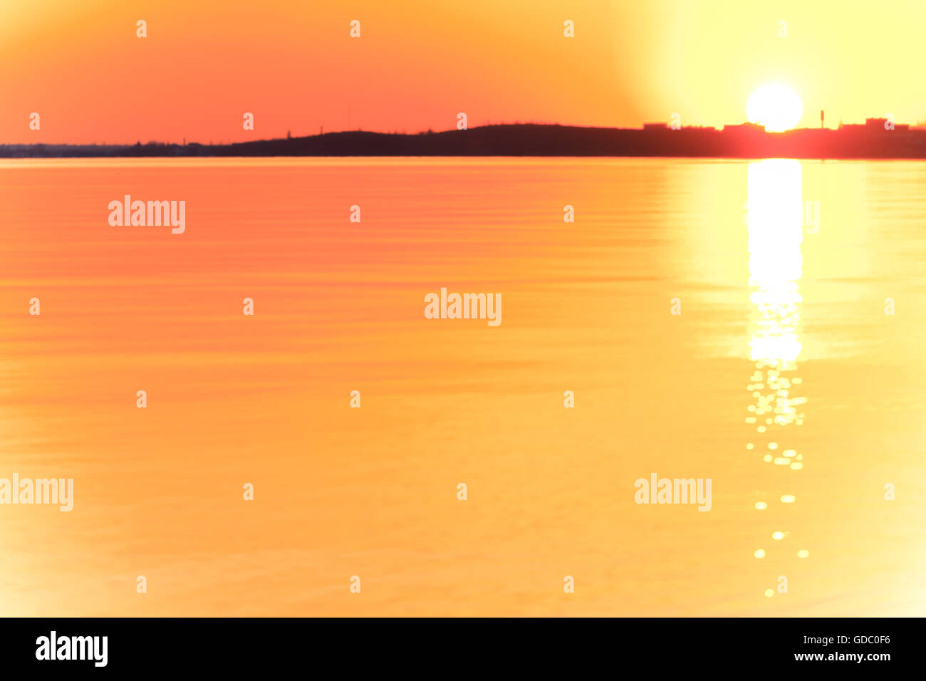 Evening sunset with beautiful sun glare on the water Stock Photo - Alamy