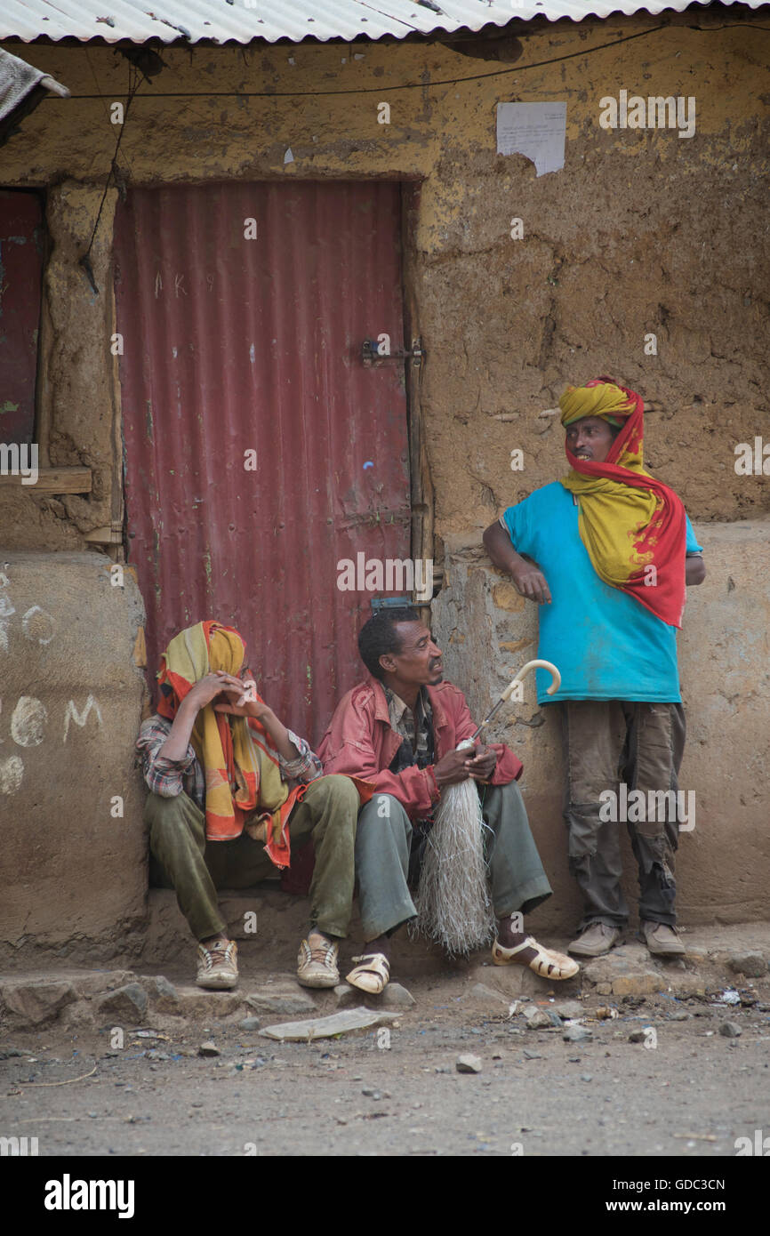 Ethiopian villagers shetering from rain hi-res stock photography and ...