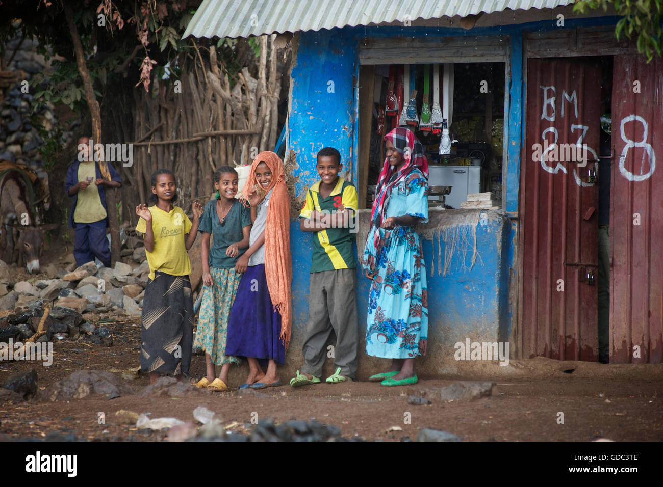 Children sheltering hi-res stock photography and images - Alamy