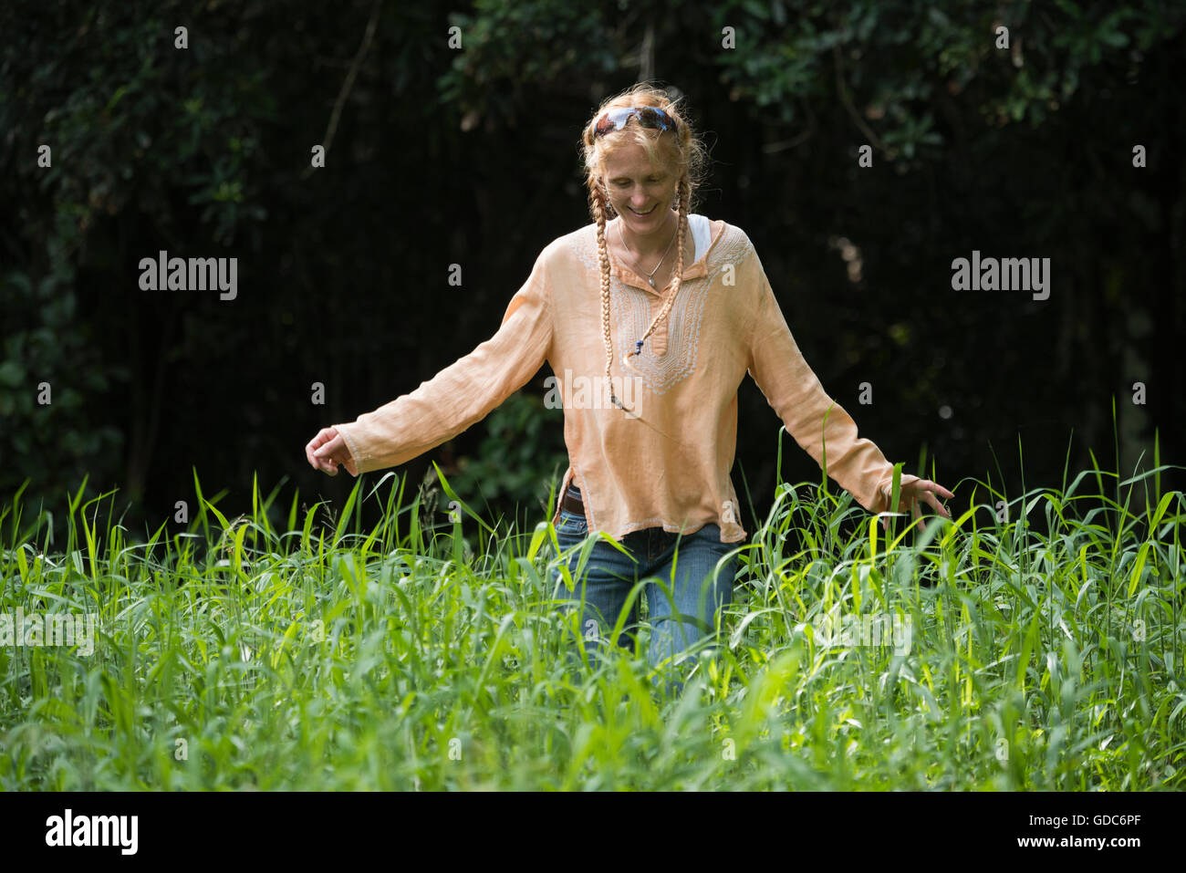 Running through grass hi-res stock photography and images - Alamy