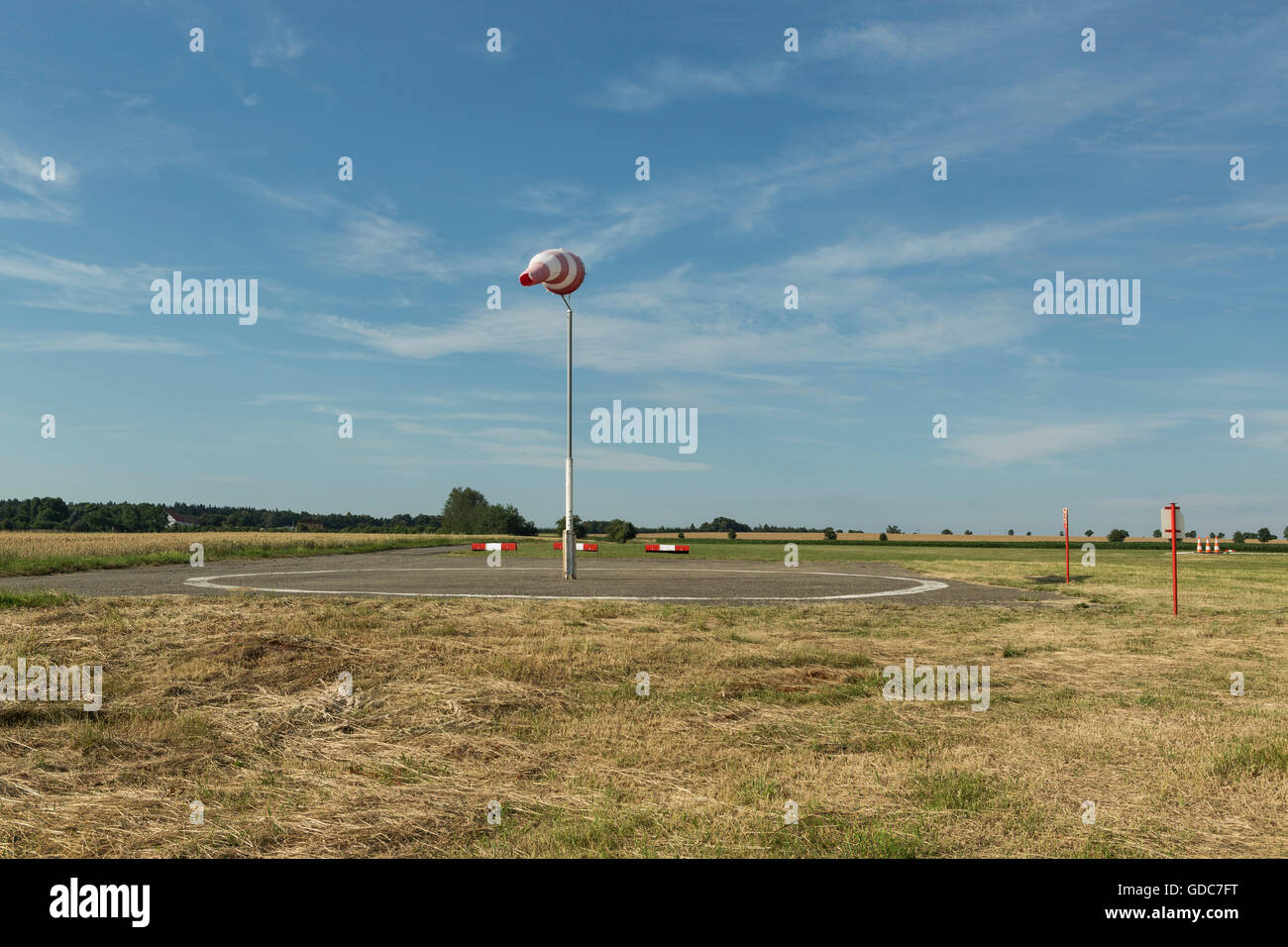 Windy weather sign hi-res stock photography and images - Alamy