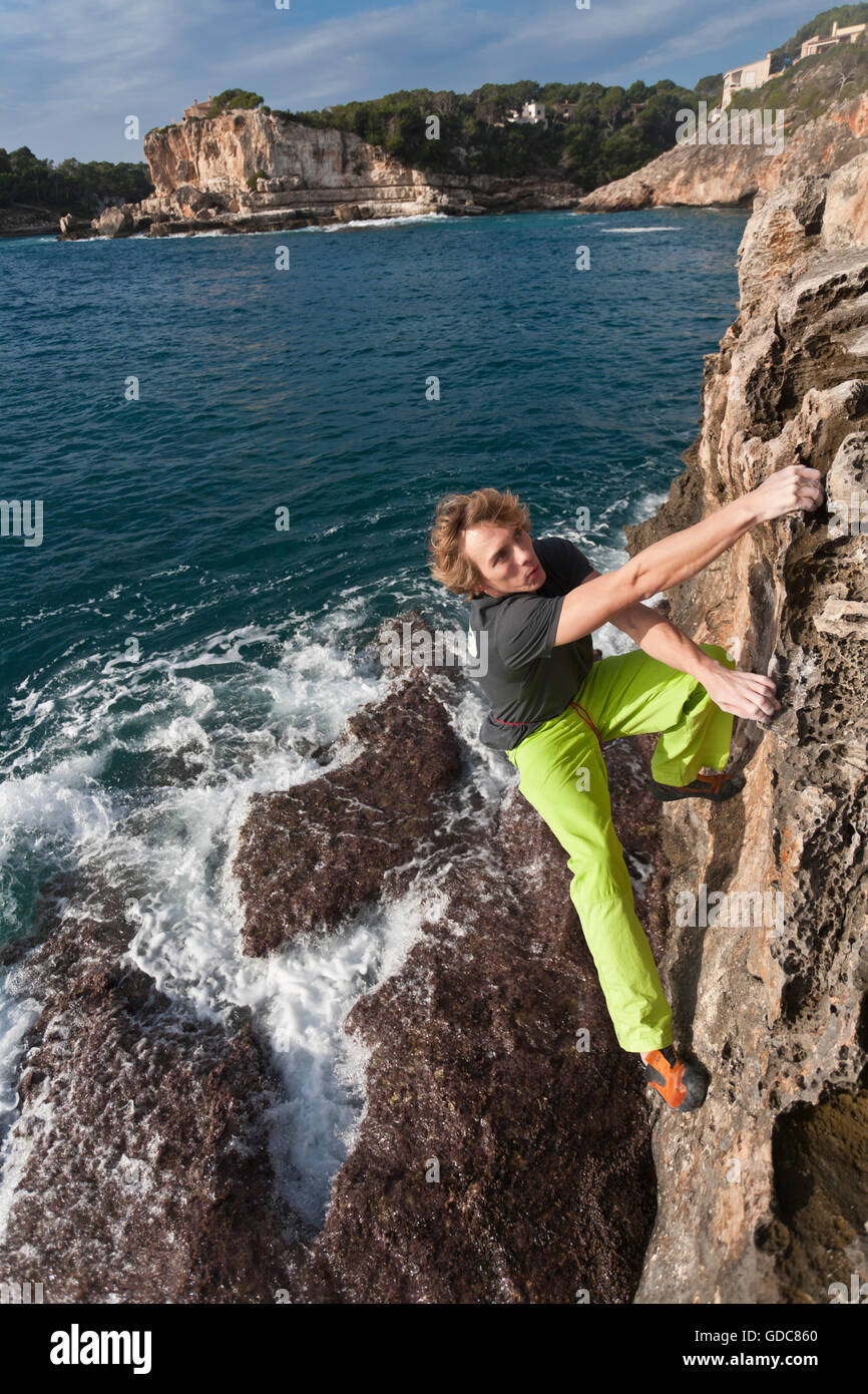 Free climbing hi-res stock photography and images - Alamy