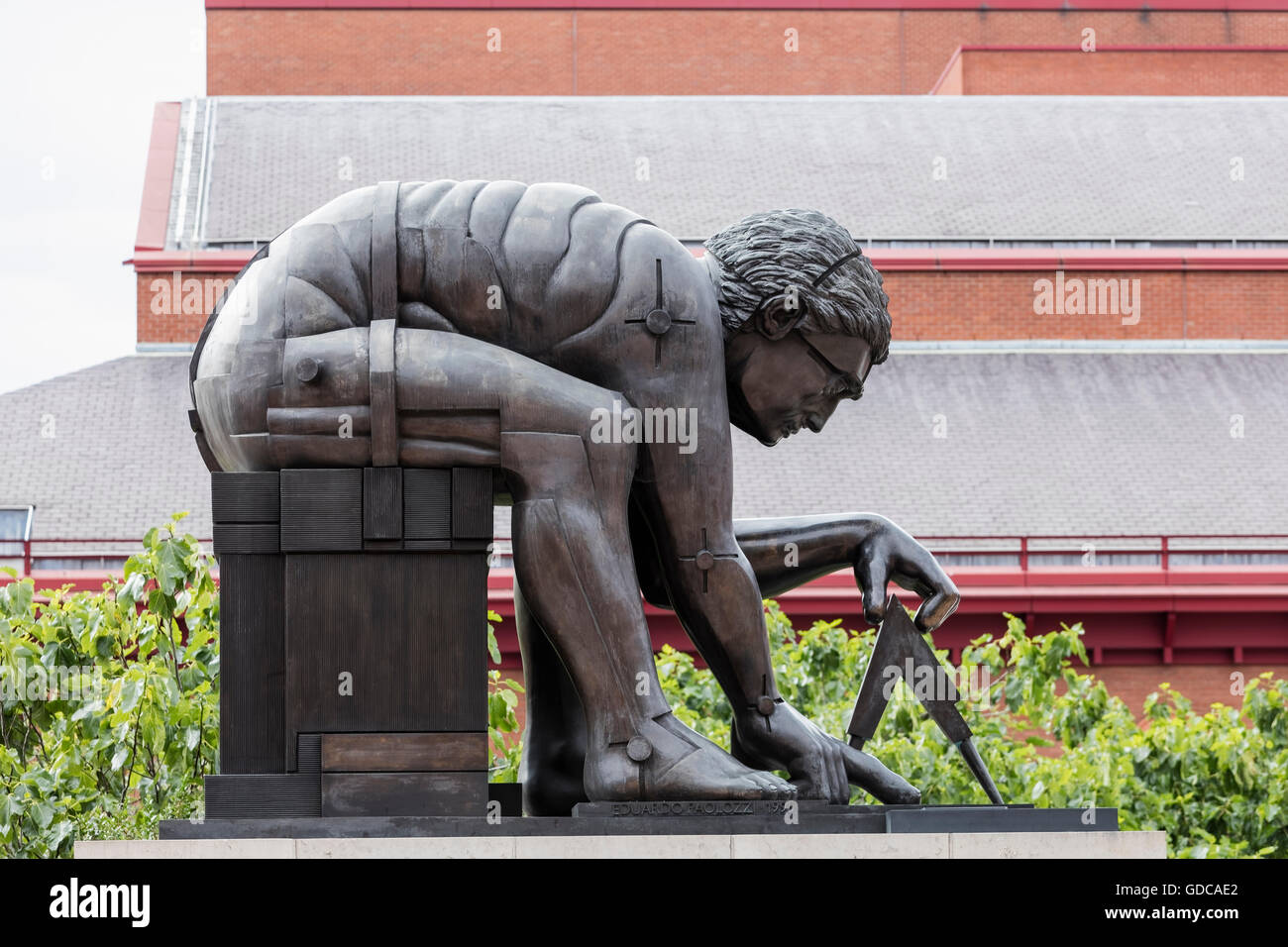 Isaac newton statue london hi-res stock photography and images - Alamy