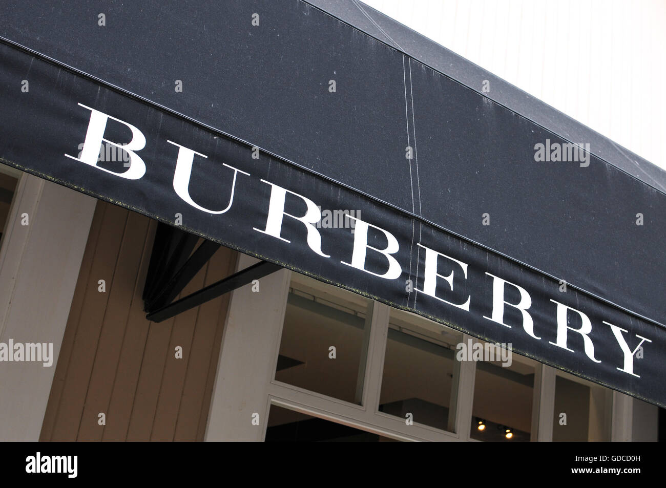 Burberry shop front hi-res stock photography and images - Alamy