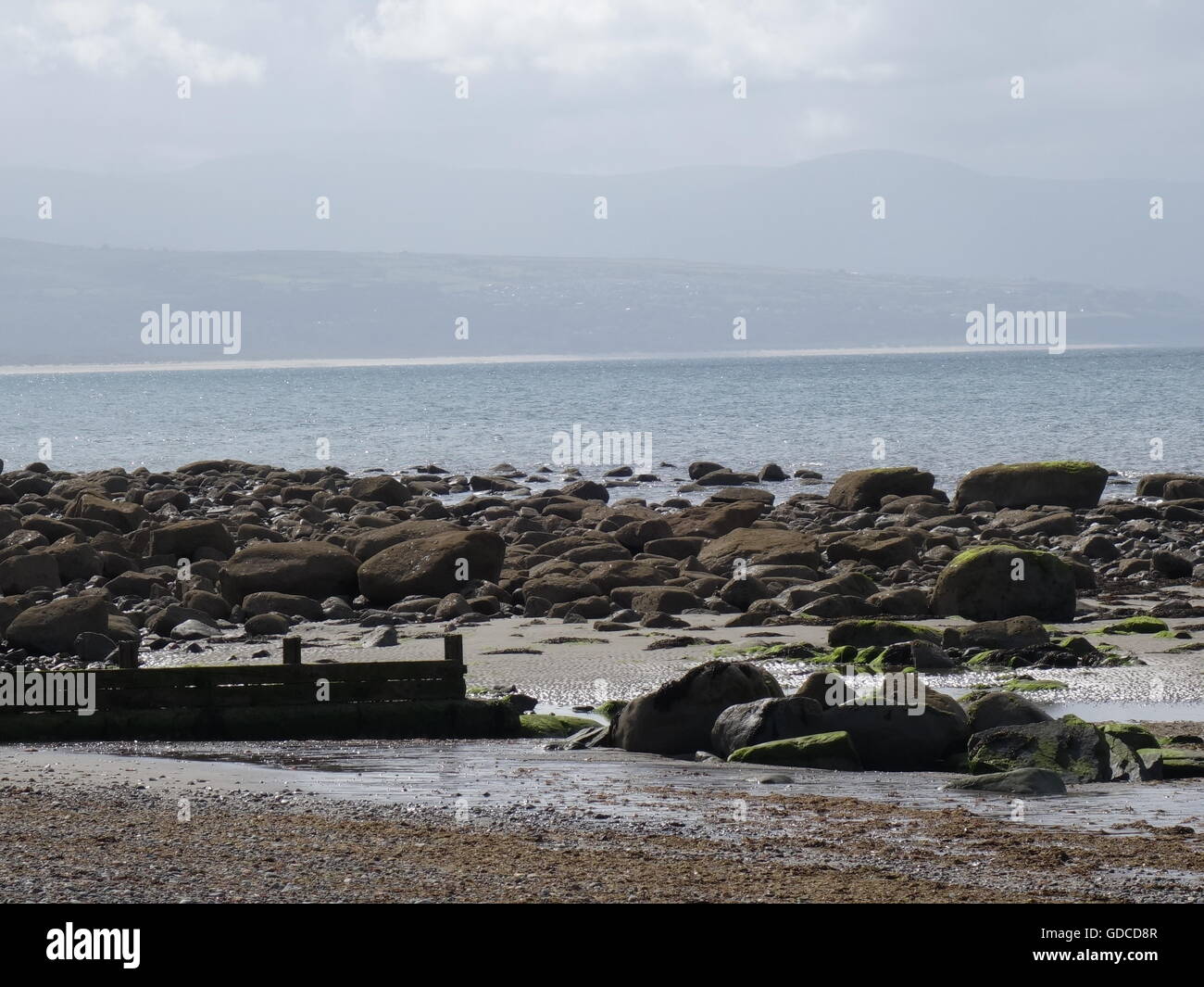 A rocky Welsh beach Stock Photo - Alamy