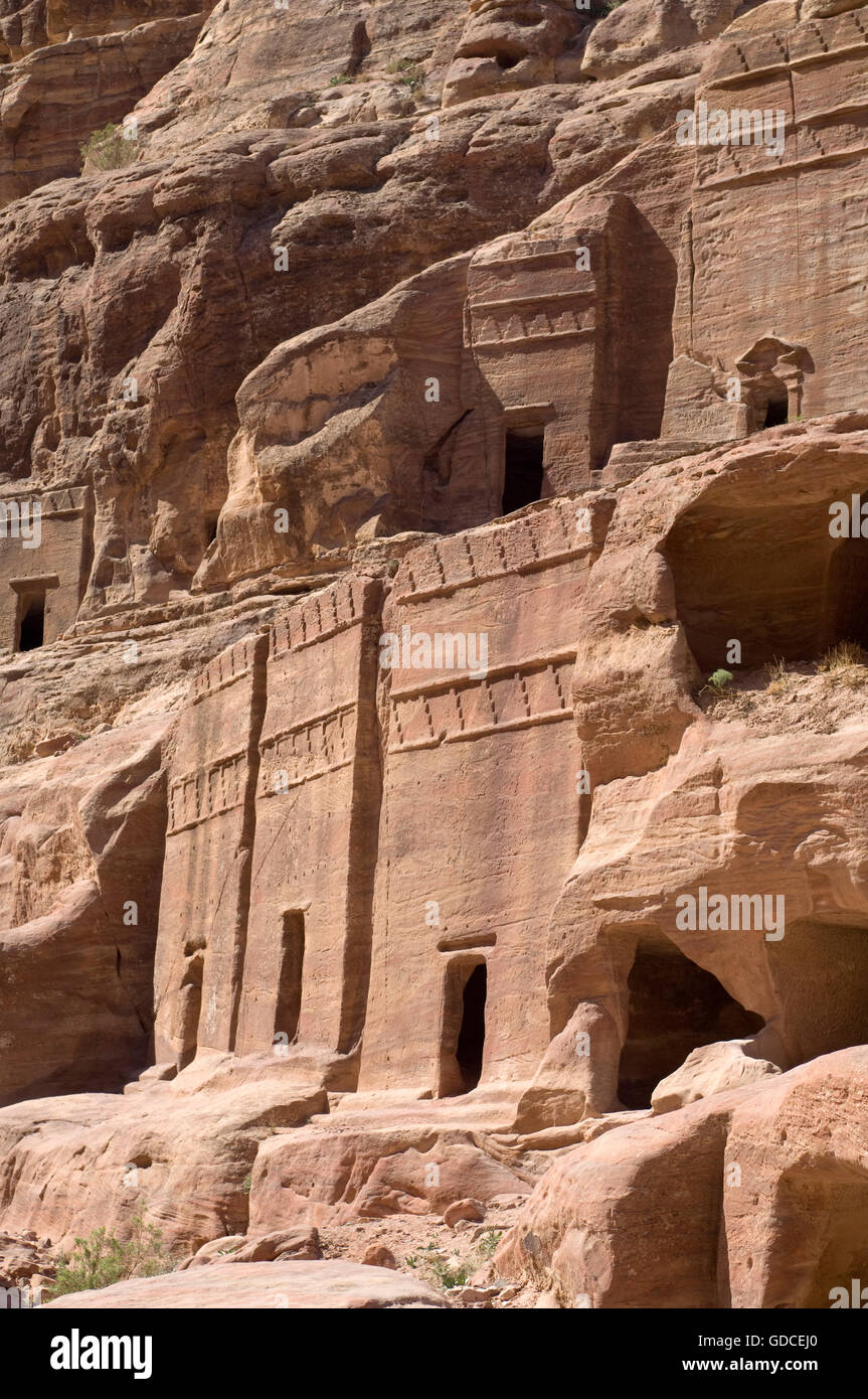 Nabatean buildings nabatean tombs hi-res stock photography and images ...