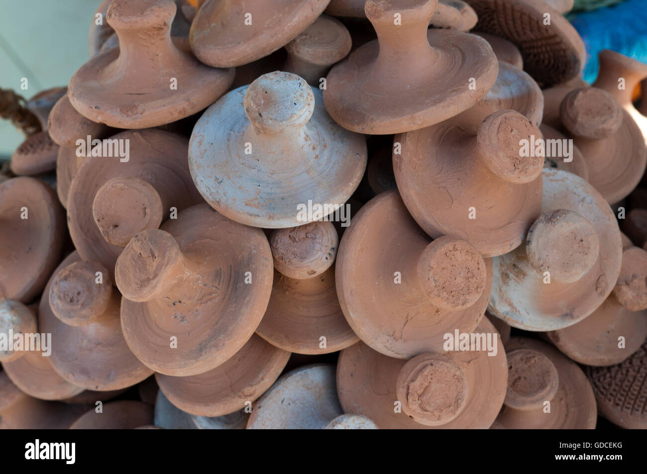 Morocco pottery pots hi-res stock photography and images - Alamy