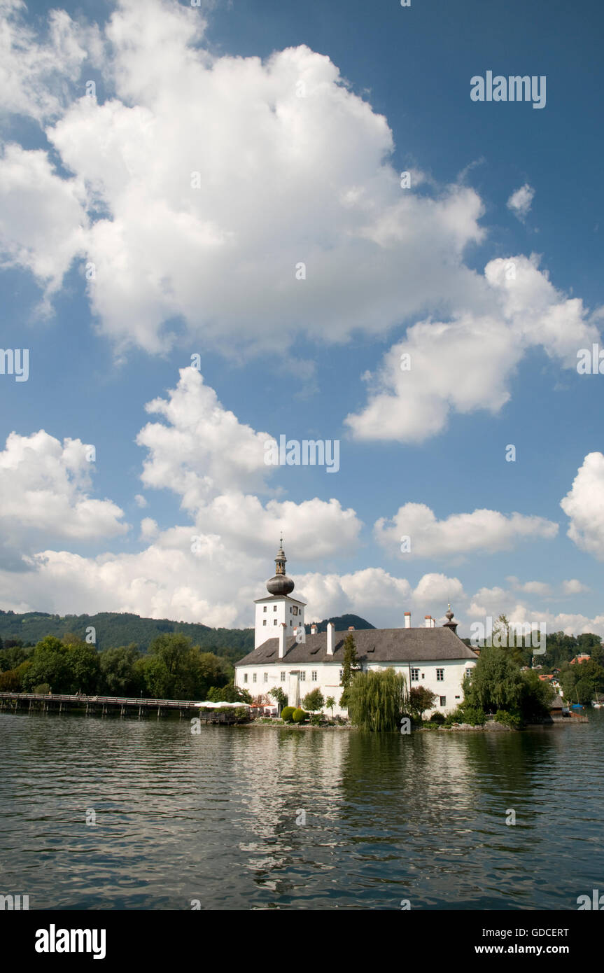 Schloss Orth Castle on Lake Traunsee in Gmunden, Salzkammergut Region ...