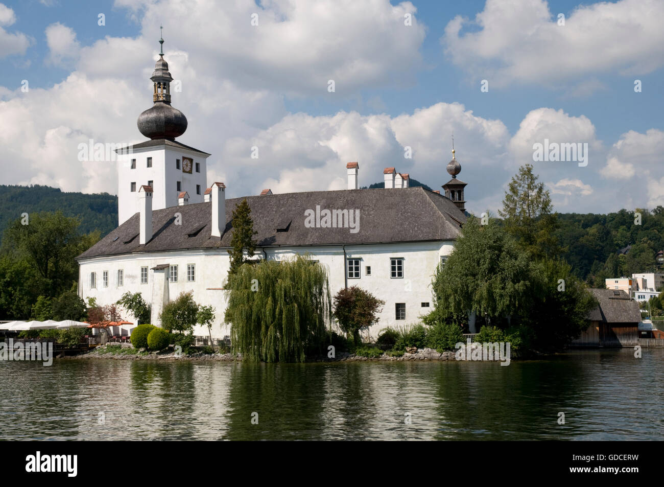 Schloss Orth Castle on Lake Traunsee in Gmunden, Salzkammergut Region ...