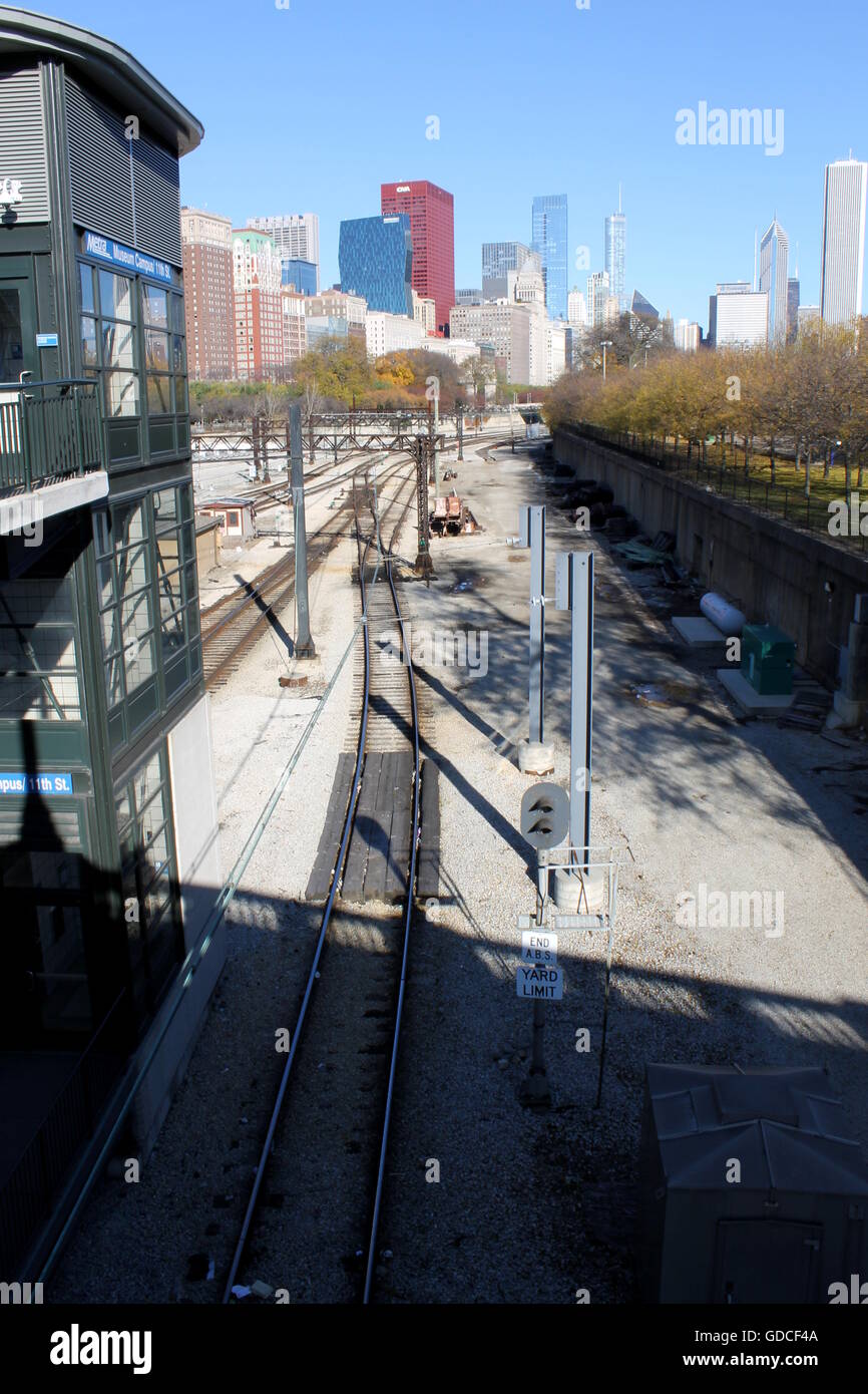 Train tracks leading into Chicago's Loop Stock Photo - Alamy