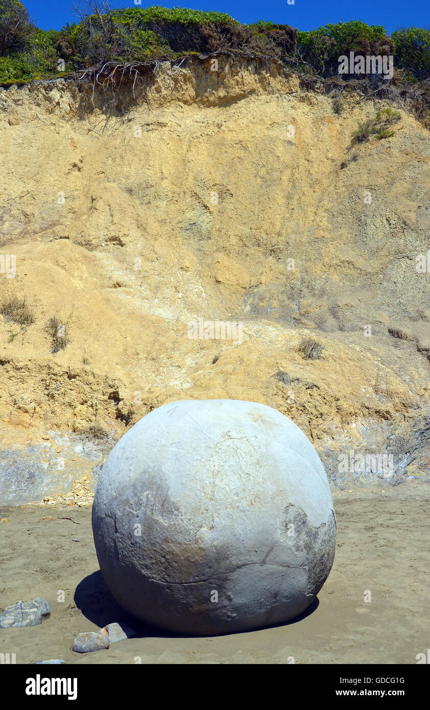 Round rock formation- a single Moeraki boulder - on a New Zealand beach ...