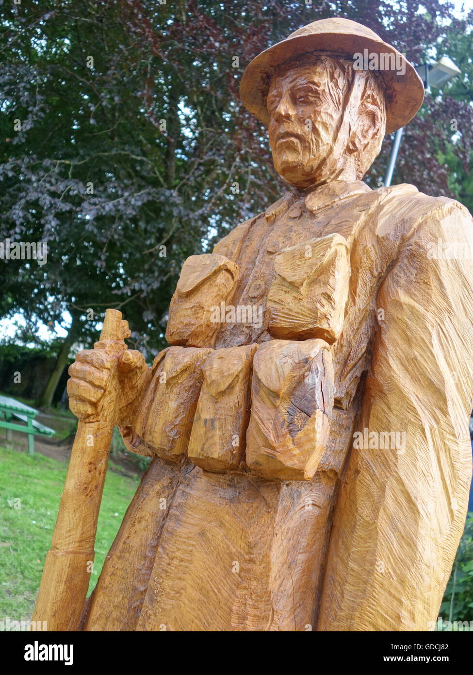 A wooden statue of a WWI British soldier Stock Photo - Alamy