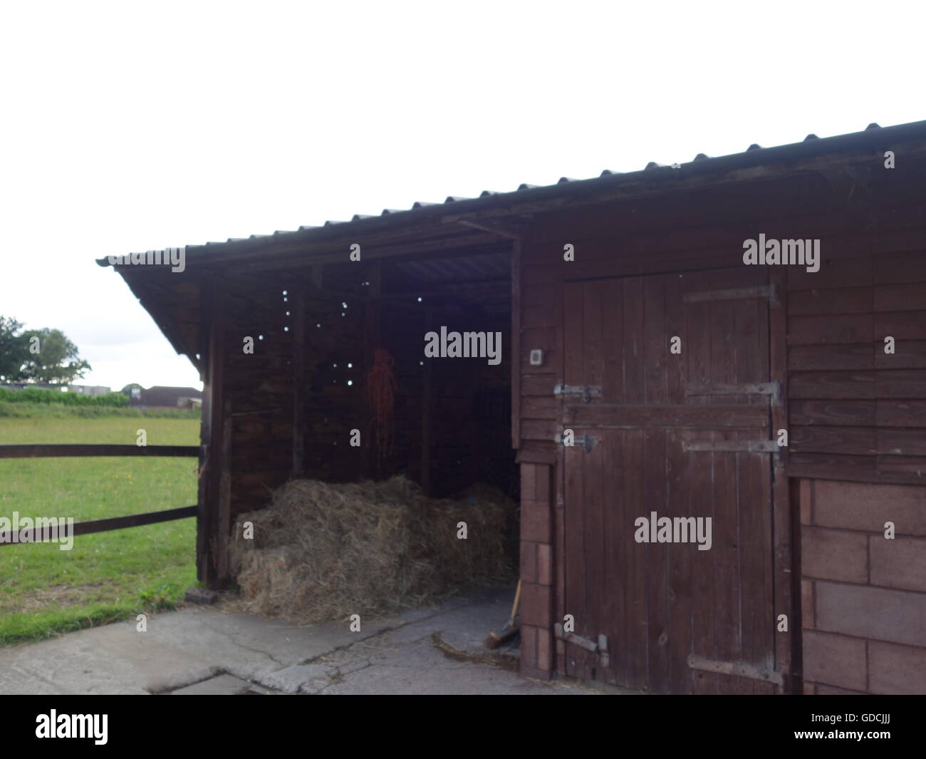 Wooden stables hi-res stock photography and images - Alamy