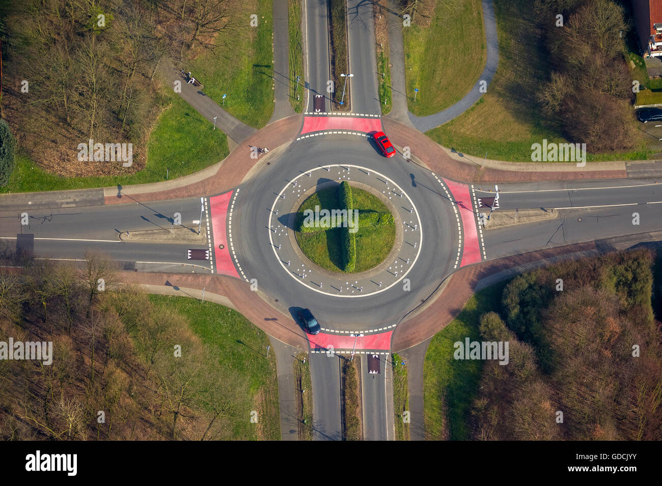 Roundabout with sight hedge hi-res stock photography and images - Alamy