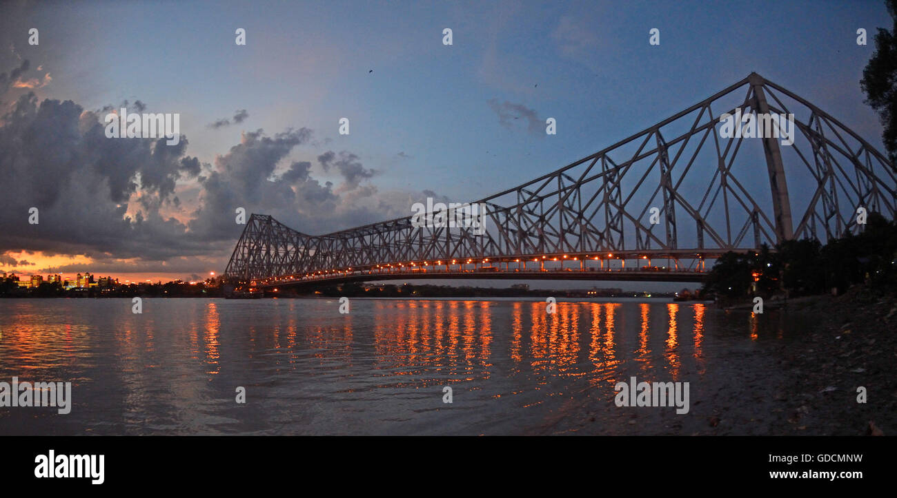 Howrah bridge kolkata hi-res stock photography and images - Alamy