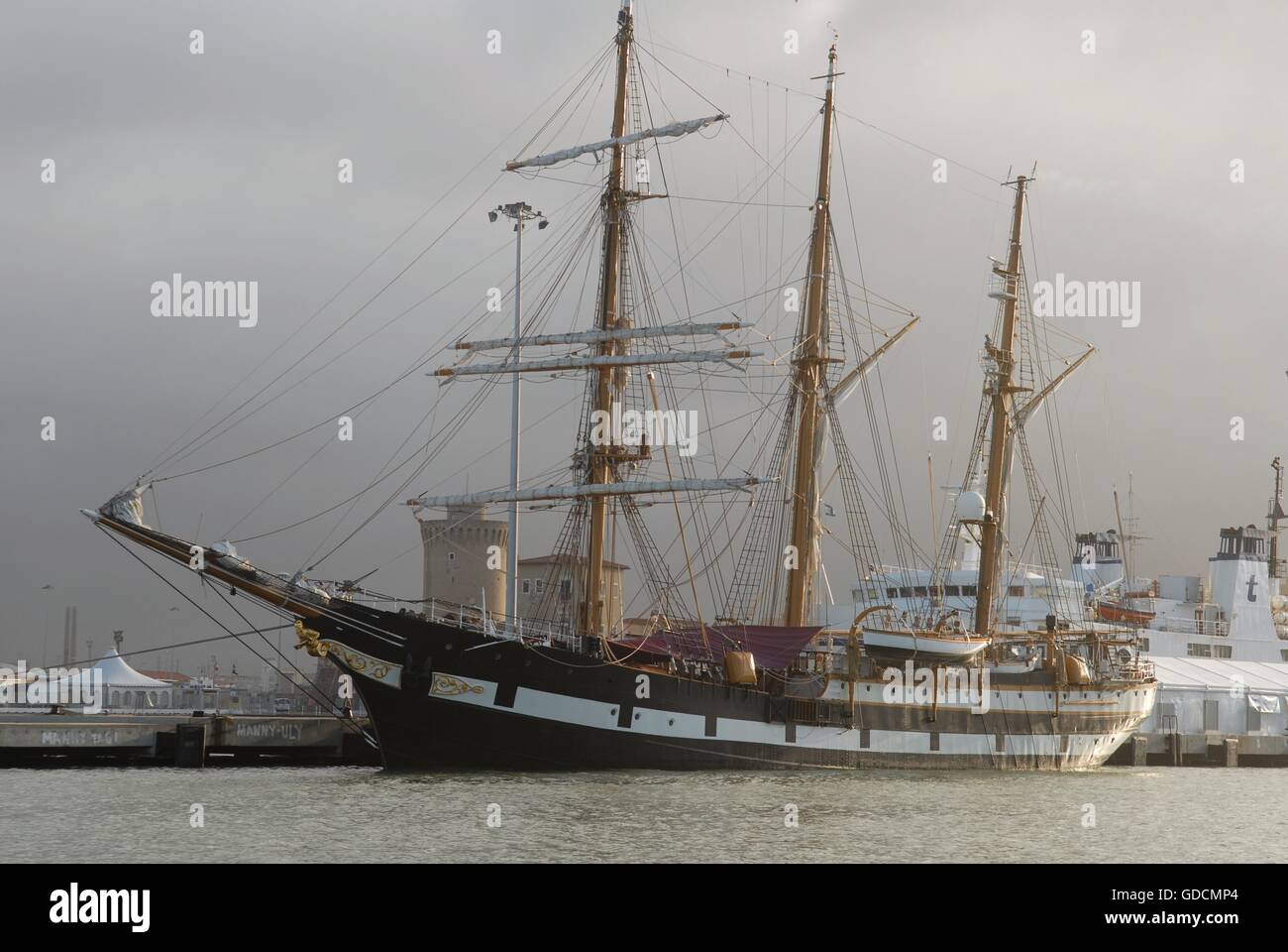 Sailing school ship hi-res stock photography and images - Alamy