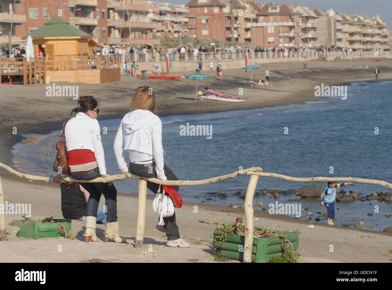 Beaches of rome hi-res stock photography and images - Alamy