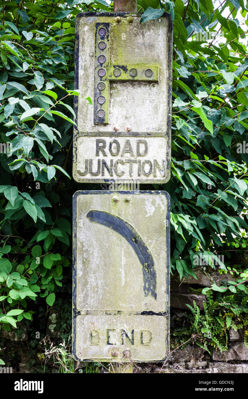 Old road signs hi-res stock photography and images - Alamy