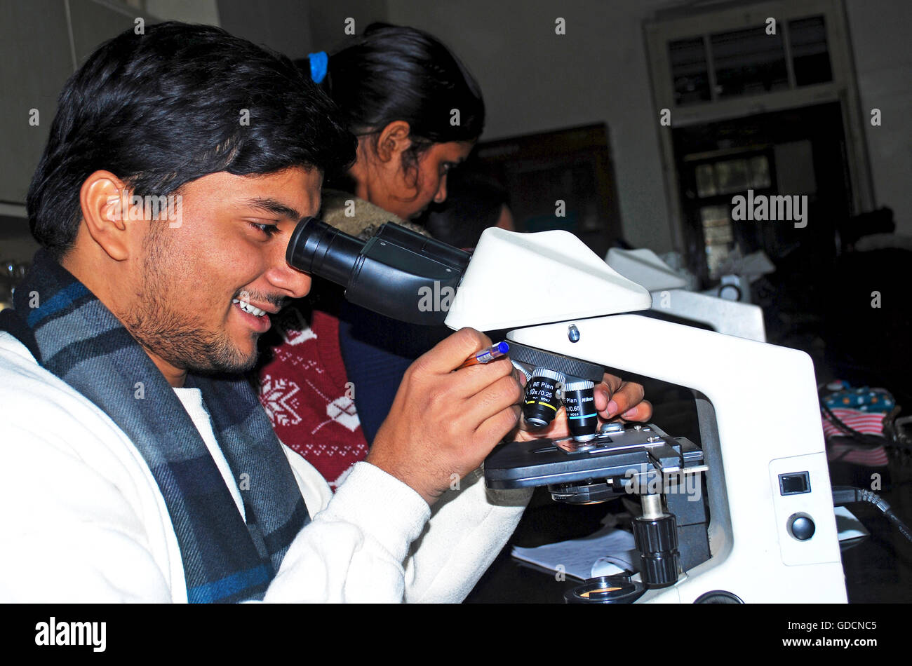 Students observing in the Laboratory Stock Photo - Alamy