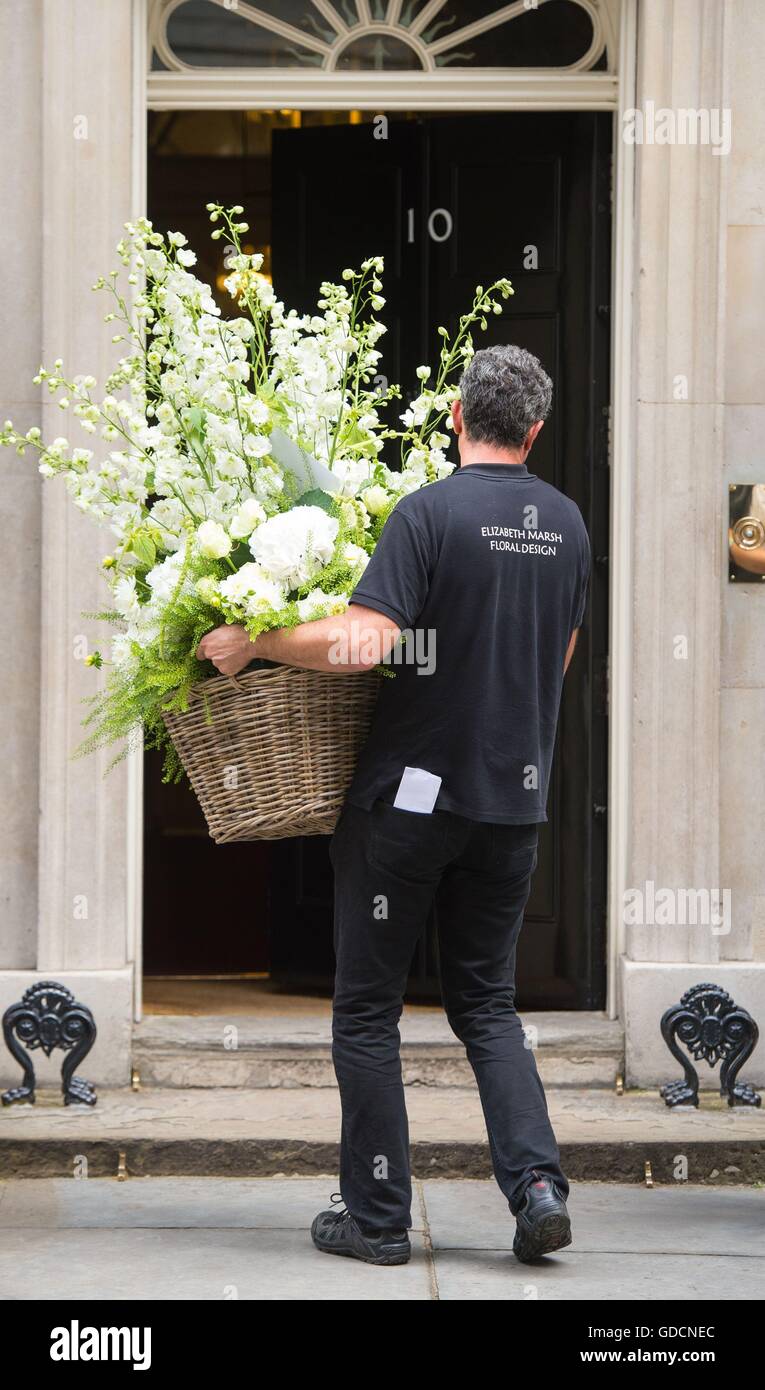 Flowers delivered downing street hi-res stock photography and images ...