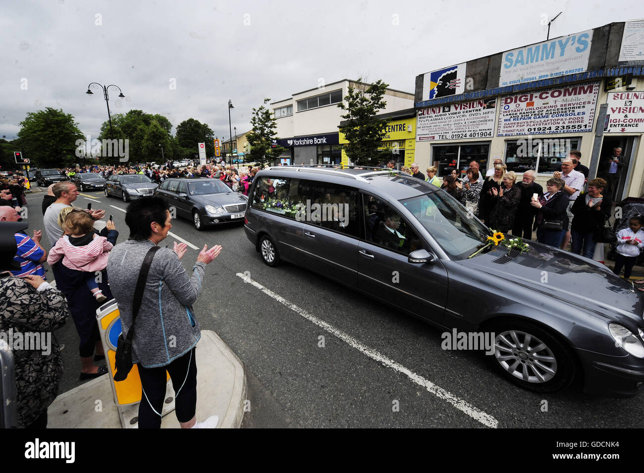 Mourners applaud as the coffin of Labour MP Jo Cox passes through ...