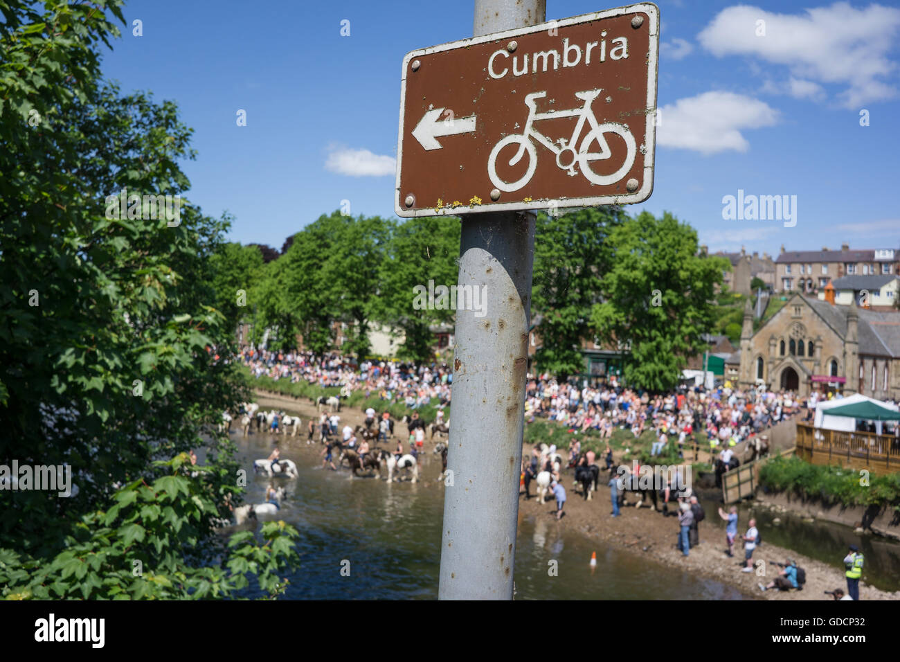 A cycleway sign in Appleby, Cumbria Stock Photo - Alamy