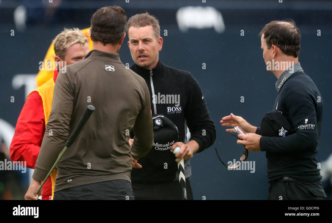 Sweden's Henrik Stenson shakes hands with Australia's Adam Scott after ...