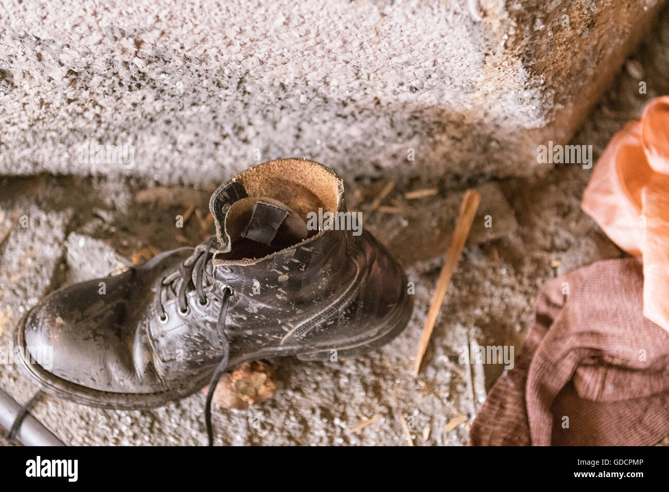 Old work boot Stock Photo - Alamy